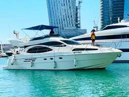 Dubai Marina: Luxury Yacht Ride | Private Yacht Tour & Rides